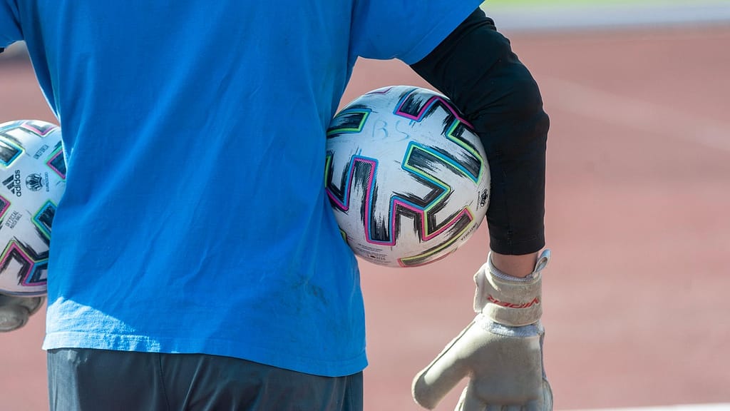 10 Goalkeeper Reflex Training Exercises to Boost Your Reaction Speed ...